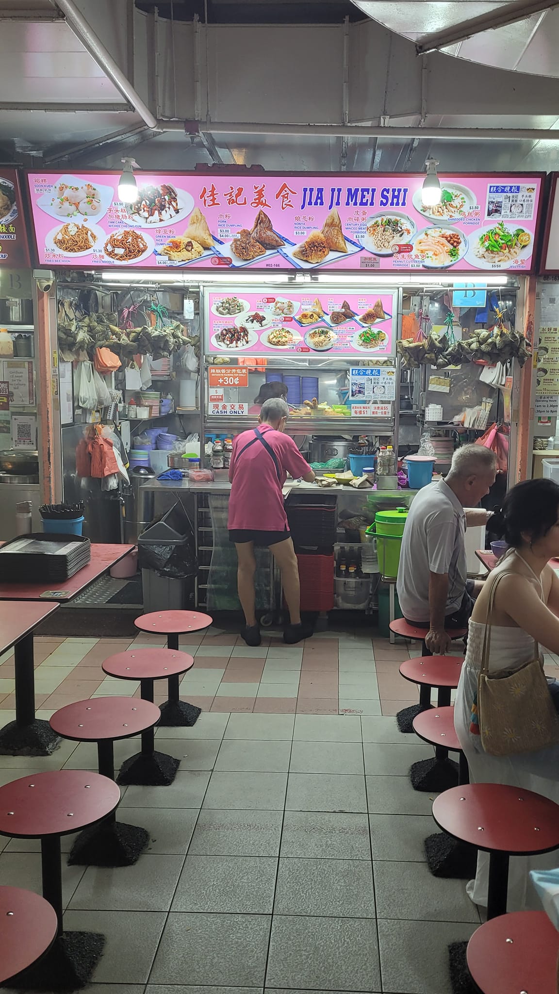 Images:Chinatown Complex Market & Hawker Centre Heng Ji Chicken Rice